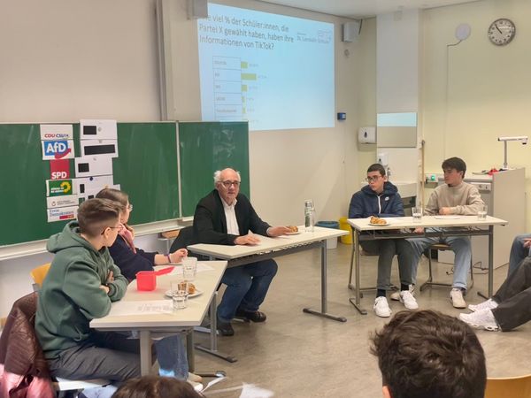 MdL Schoch besucht die St. Landolin Schule in Ettenheim im Rahmen des ...